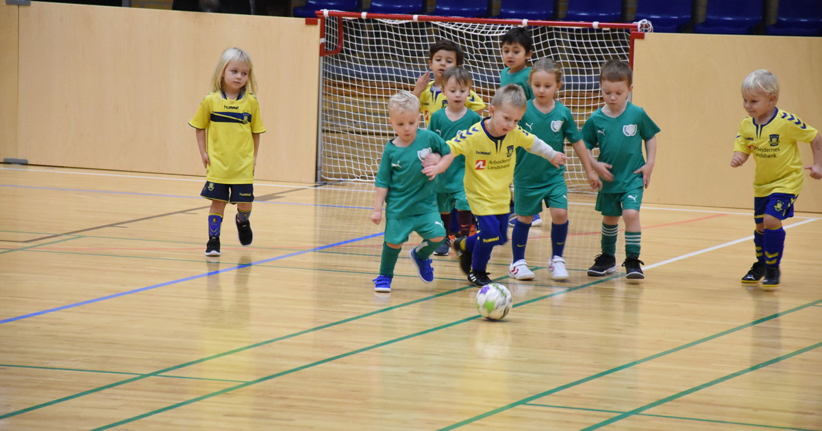 Indendørs fodbold for de yngste årgange? 1/2 banestævnedatoer er på plads
